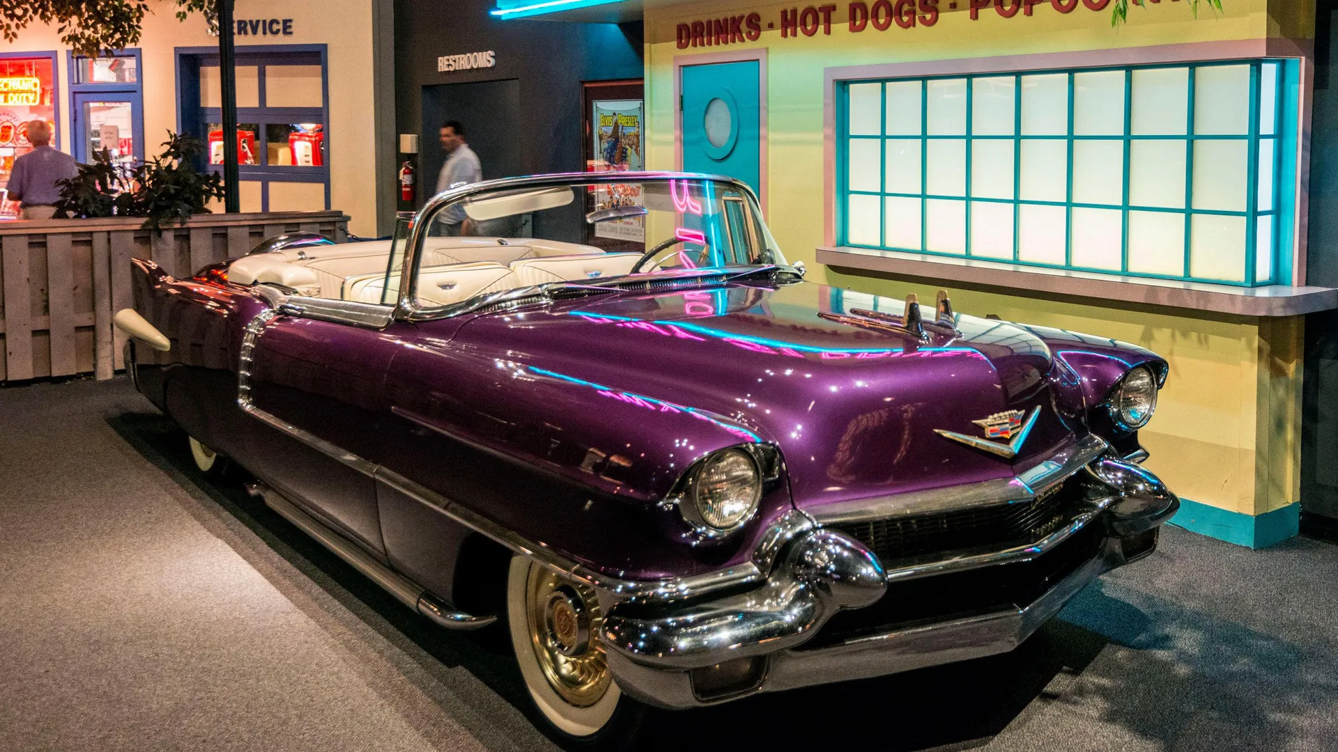 Make a rock ‘n’ roll pilgrimage to Elvis Presley’s Graceland with Tom ...
