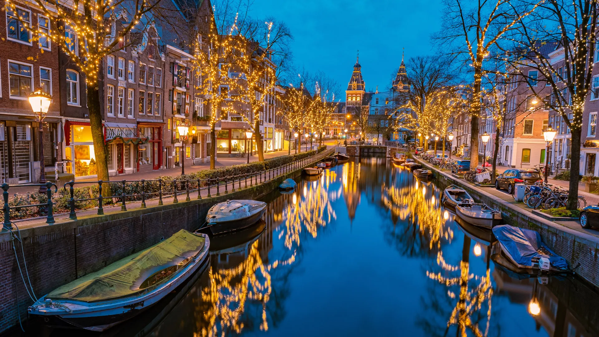 Immerse yourself in the magic of the holiday season in Amsterdam and ...